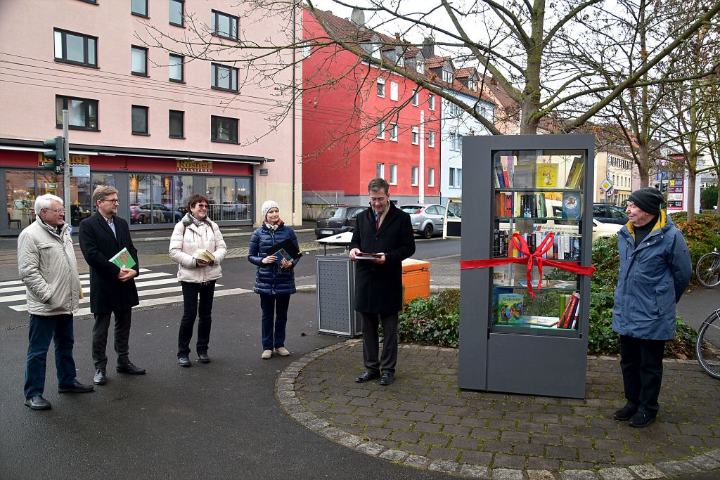 Neuer öffentlicher Bücherschrank im Stadtteil Sanderau eingeweiht ...